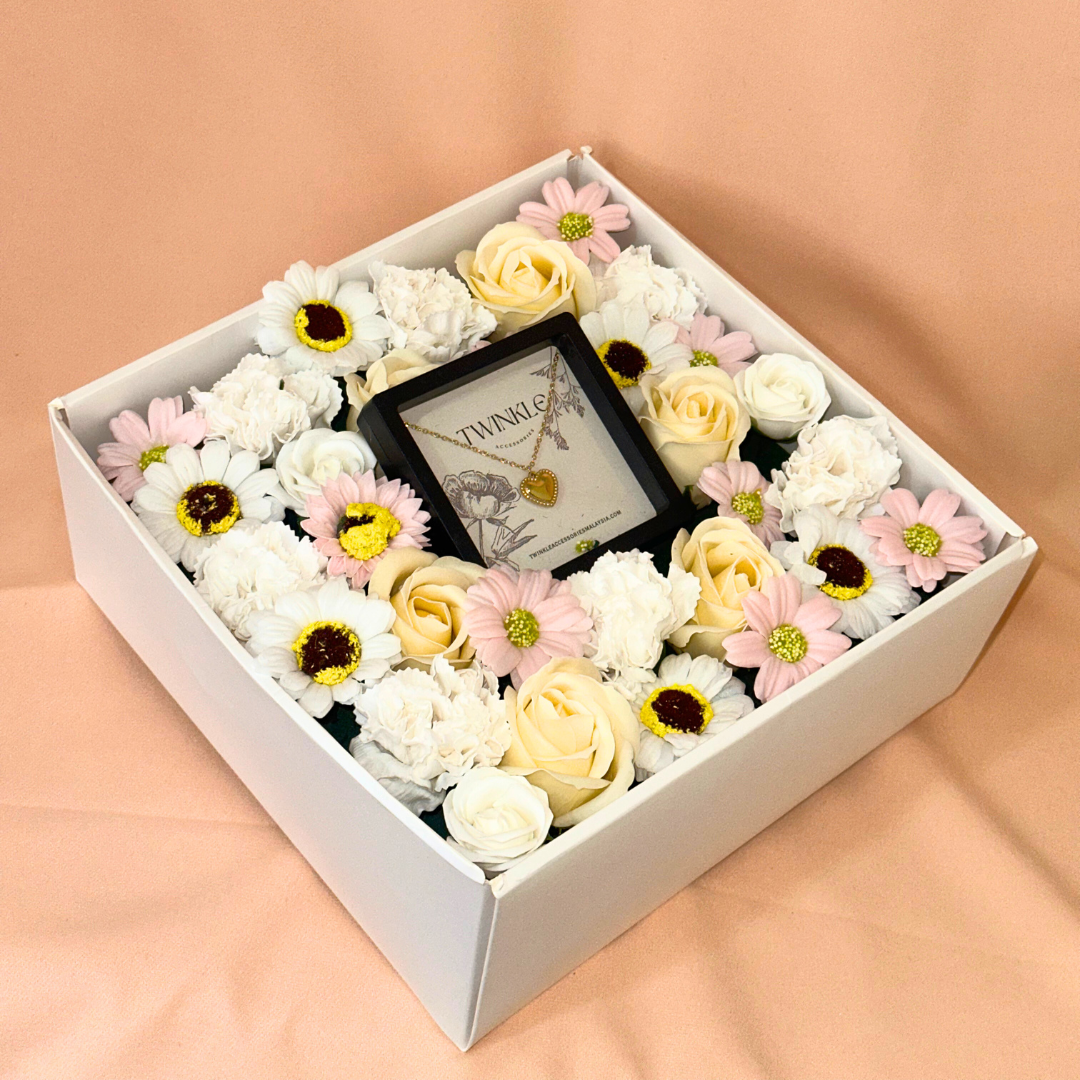 The Blooming Glam Soap Flower (Reign) – kayantropika